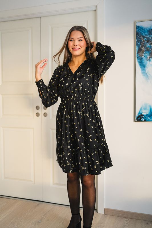 Karitta Setara Dress Aop Willow Flower - Vakre Vene
