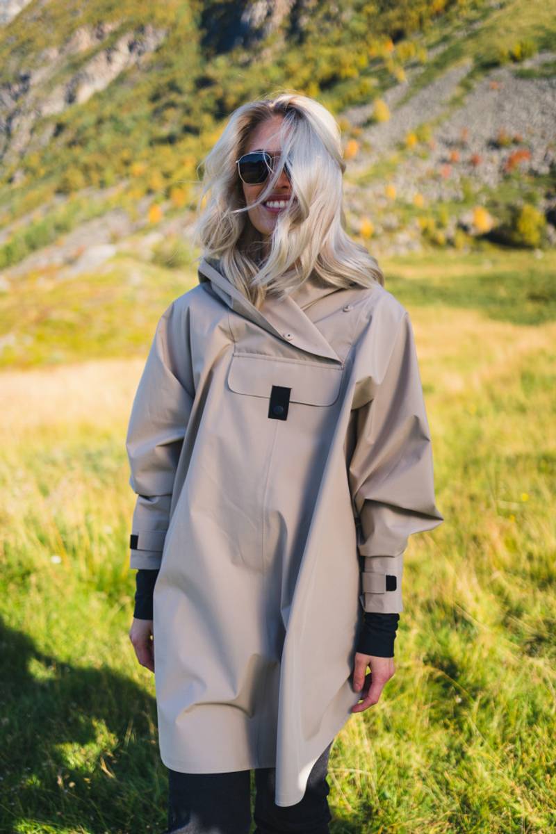 Bergen Poncho Beige - Vakre Vene